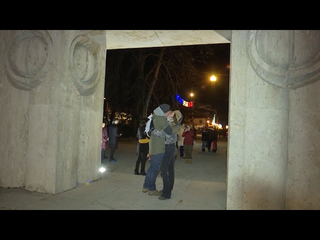 CUNUNII LA POARTA SĂRUTULUI - Stiri - TVR Craiova