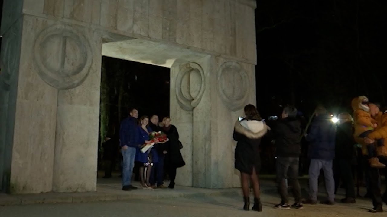 CUNUNII, LA POARTA SĂRUTULUI - Stiri - TVR Craiova