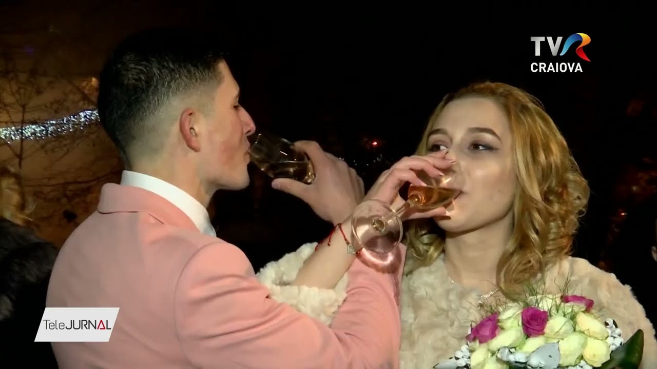CĂSĂTORII LA POARTA SĂRUTULUI - Stiri - TVR Craiova